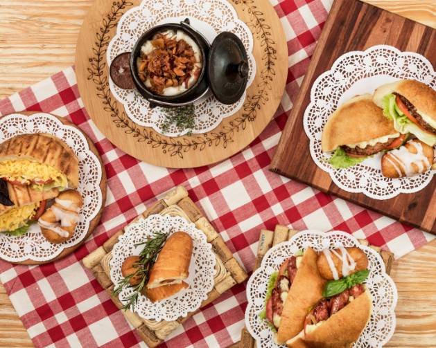 Order Vetkoek Maleis, Silverton Menu Delivery Online | City of Tshwane ...